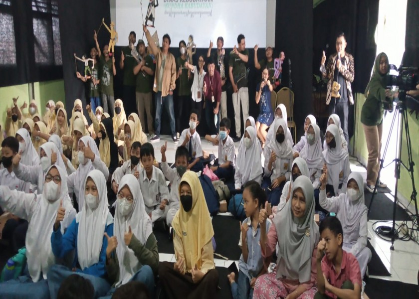 Sosialisasi Nilai Sejarah " Peringatan Hari Pahlawan" Sebagai Wujud ...